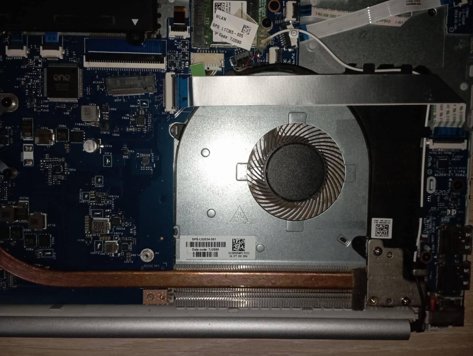 Comment savoir si mon pc possede un port NVMe ou m.2 SATA SDD ... Comment savoir si mon pc possede un port NVMe ou m.2 SATA SDD ...